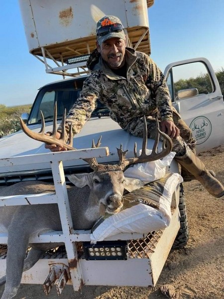 Mexico Trophy Whitetail Deer Hunts, El Corral Hunting Guide Services